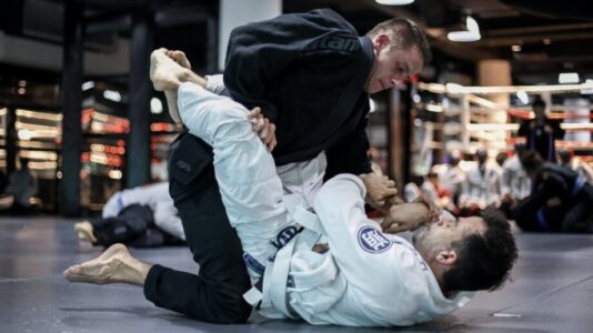 5 đòn tấn công từ BJJ Full Guard - Dragon Fighter